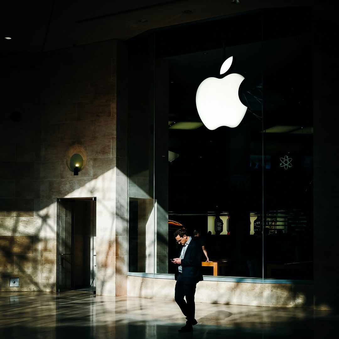 Apple Branding Story: How Simplicity Built the World’s Strongest Brand ...